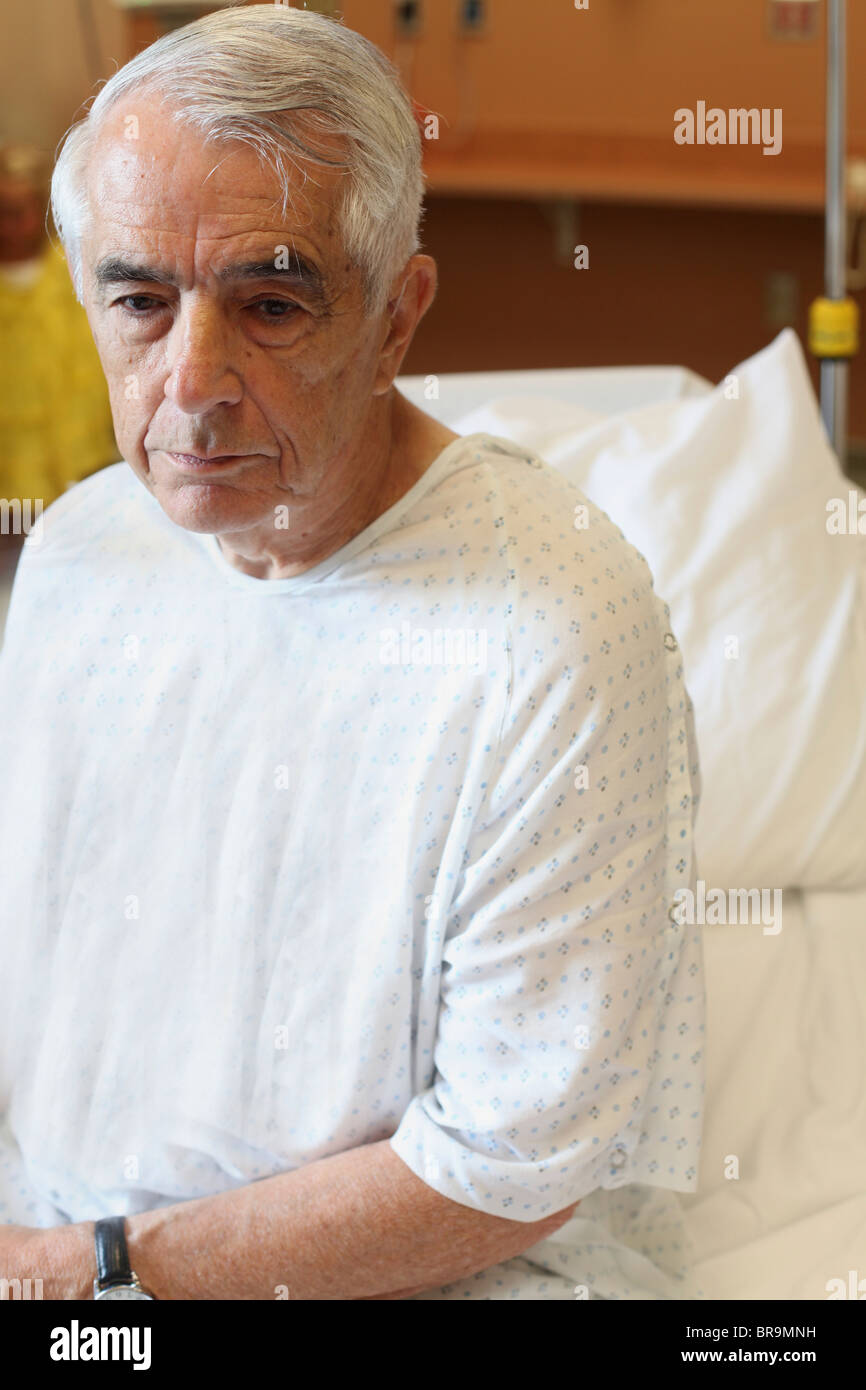 Elderly man in hospital bed hi-res stock photography and images - Alamy