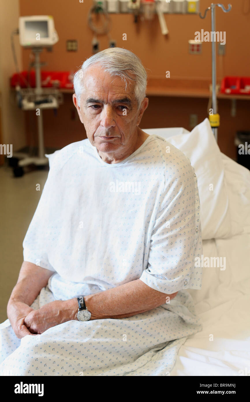 Elderly man in hospital bed hi-res stock photography and images - Alamy