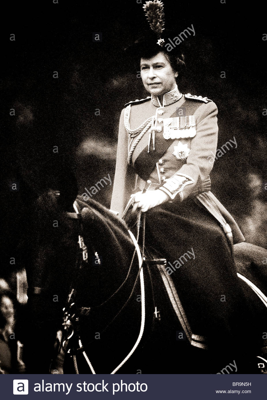 Queen Elizabeth 11 Portrait Stock Photos & Queen Elizabeth 11 Portrait ...