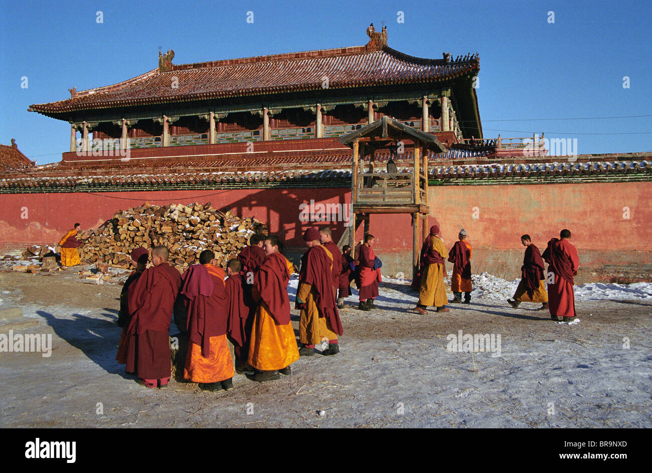 Mongolia mongolie Mongolie traditional dress native people Stock Photo ...