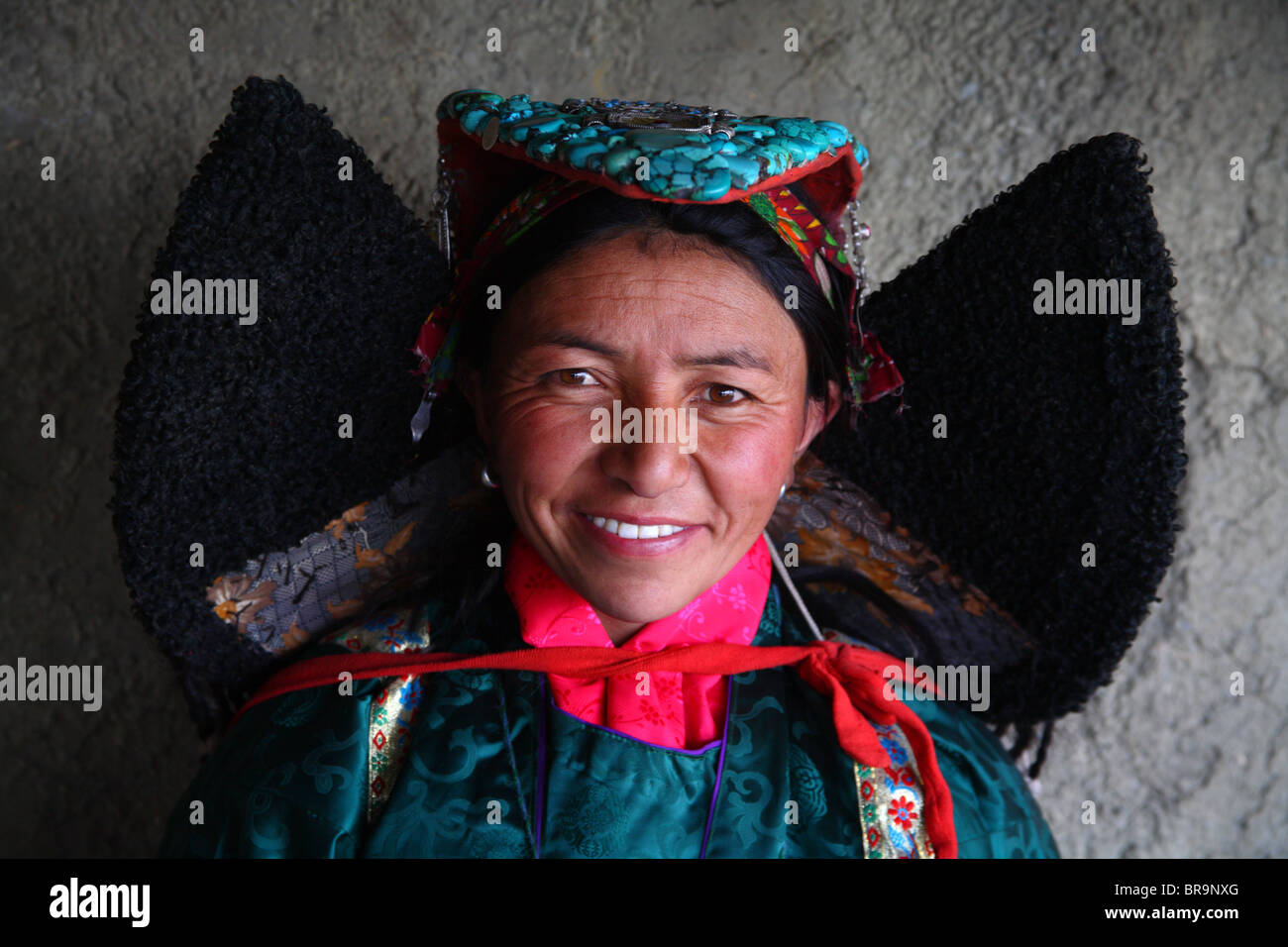 Ladakh women with a trad.headdress Stock Photo - Alamy