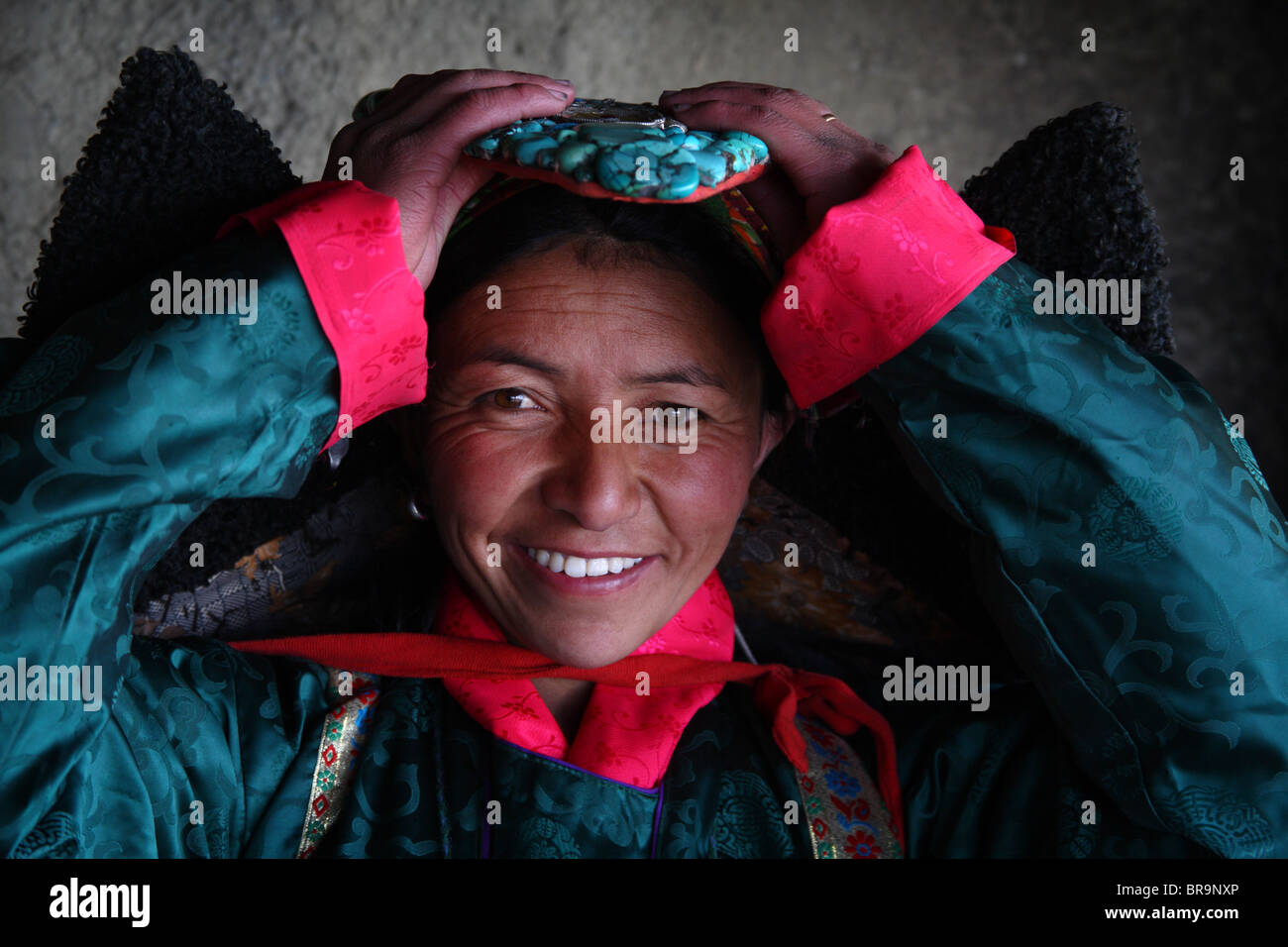 Ladakh women with a trad.headdress Stock Photo - Alamy