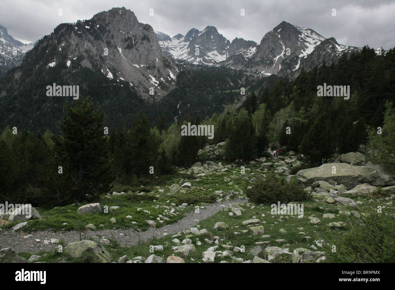 Lago pirineos hi-res stock photography and images - Alamy