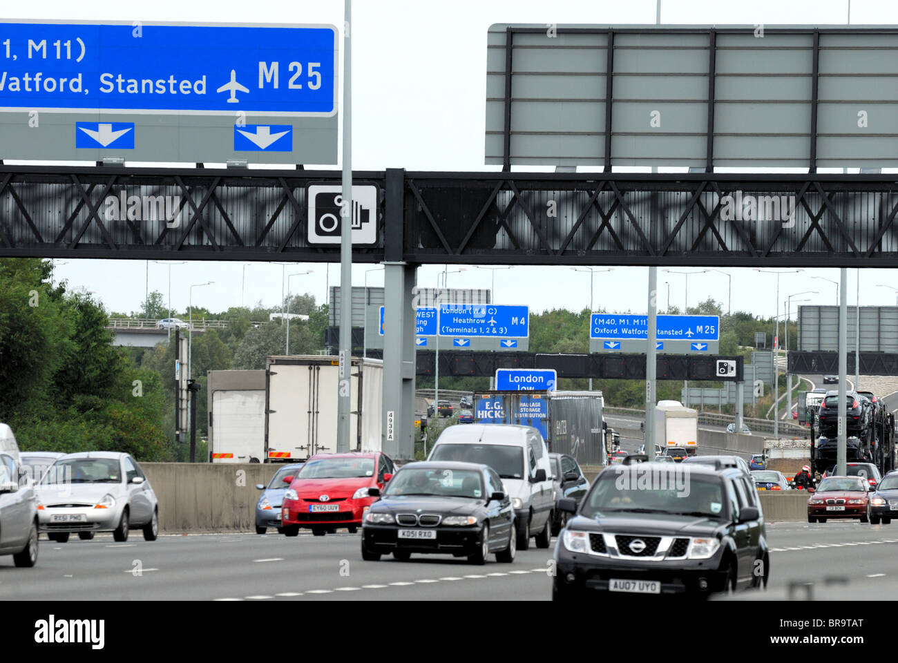 M25 motorway speed hi-res stock photography and images - Alamy