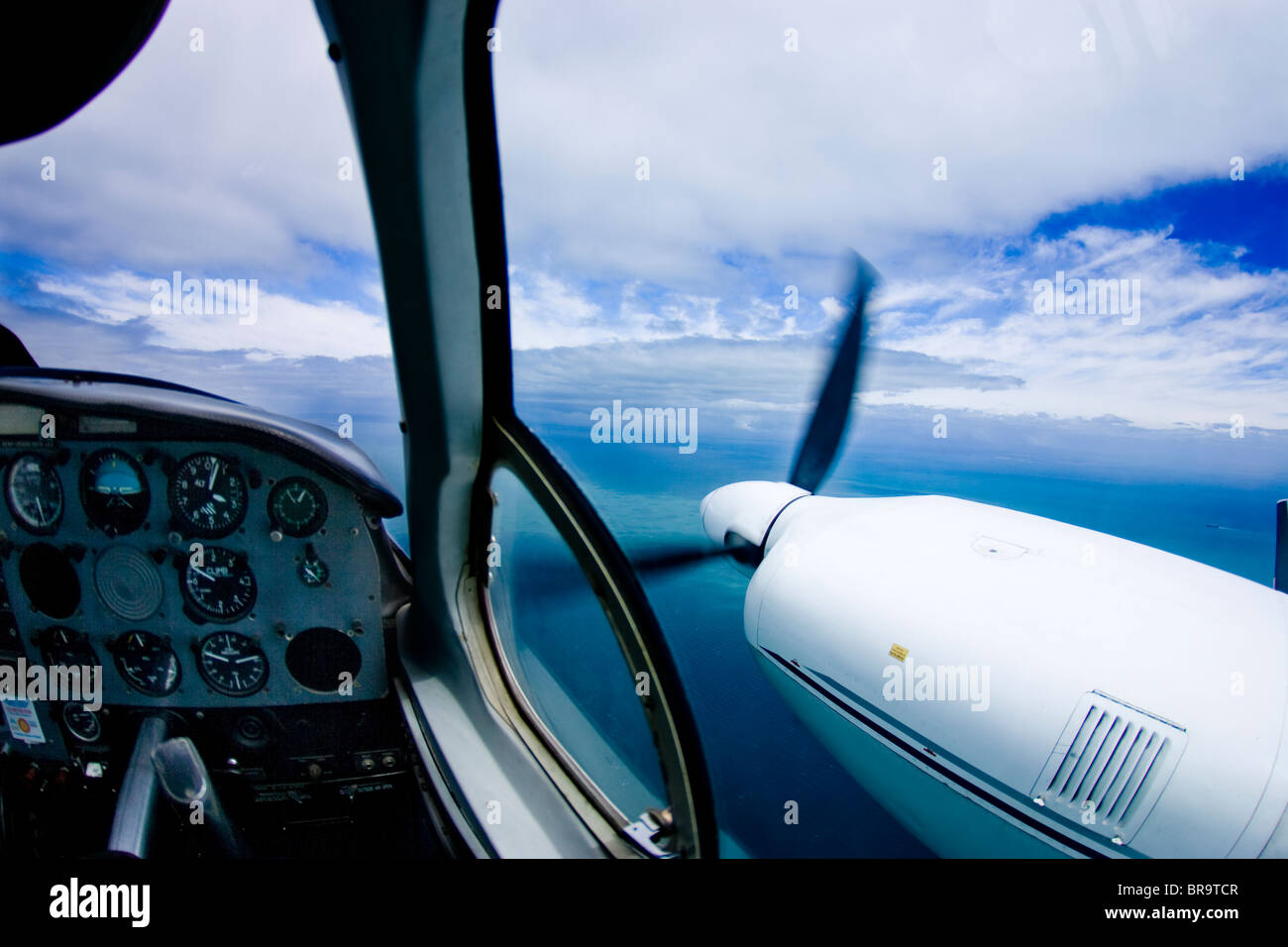 Twin prop hi-res stock photography and images - Alamy