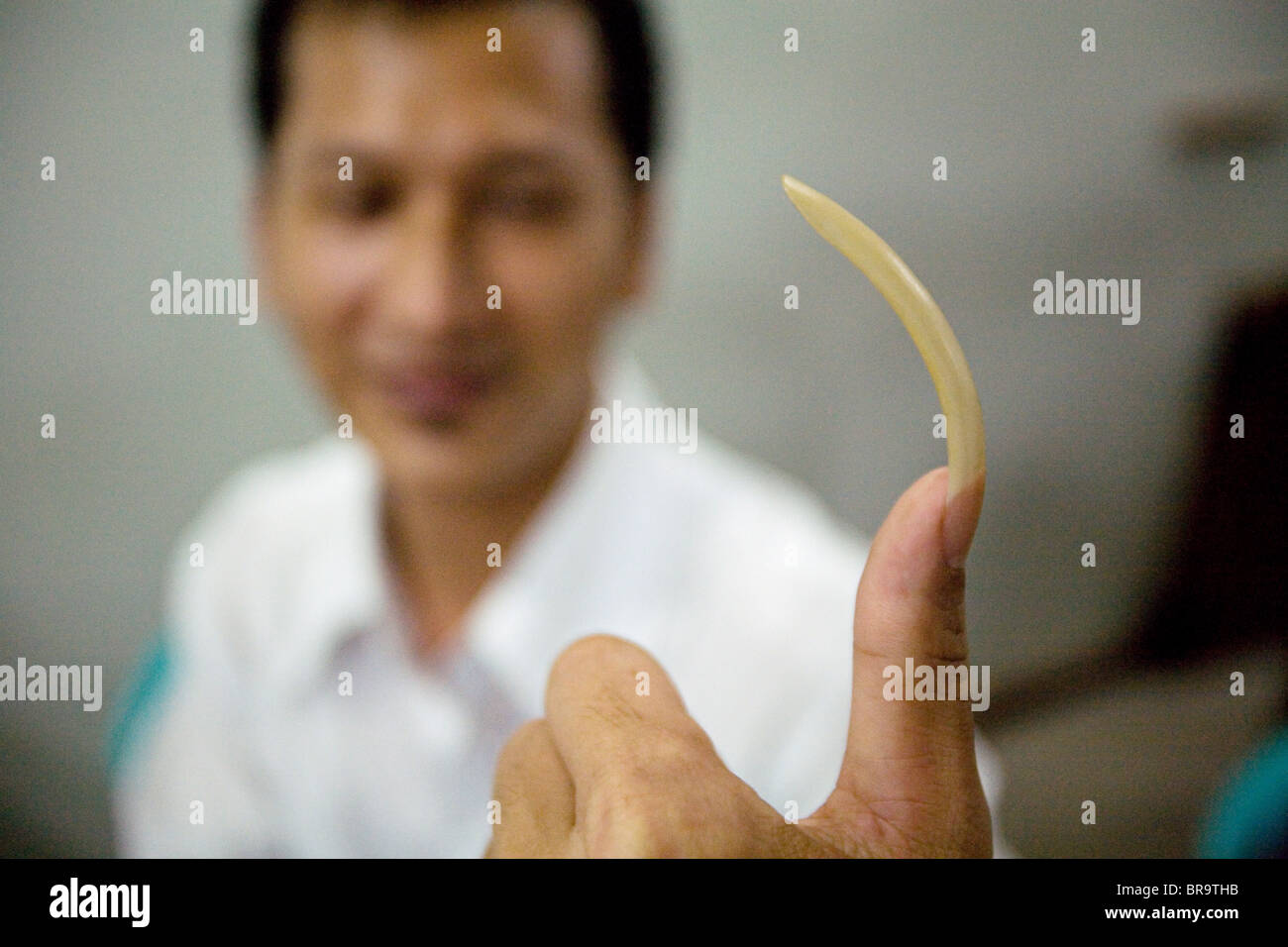 Man with a very long thumbnail Stock Photo - Alamy