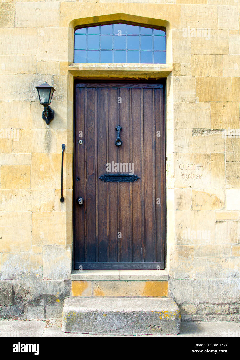 English entrance door hi-res stock photography and images - Alamy