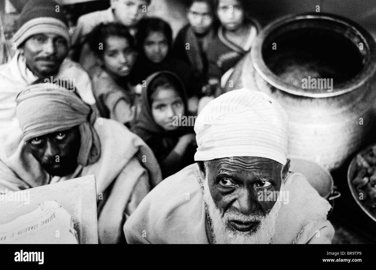 India poor people hi-res stock photography and images - Alamy