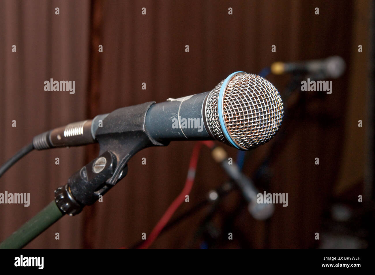 metal microphone on stage before show Stock Photo - Alamy