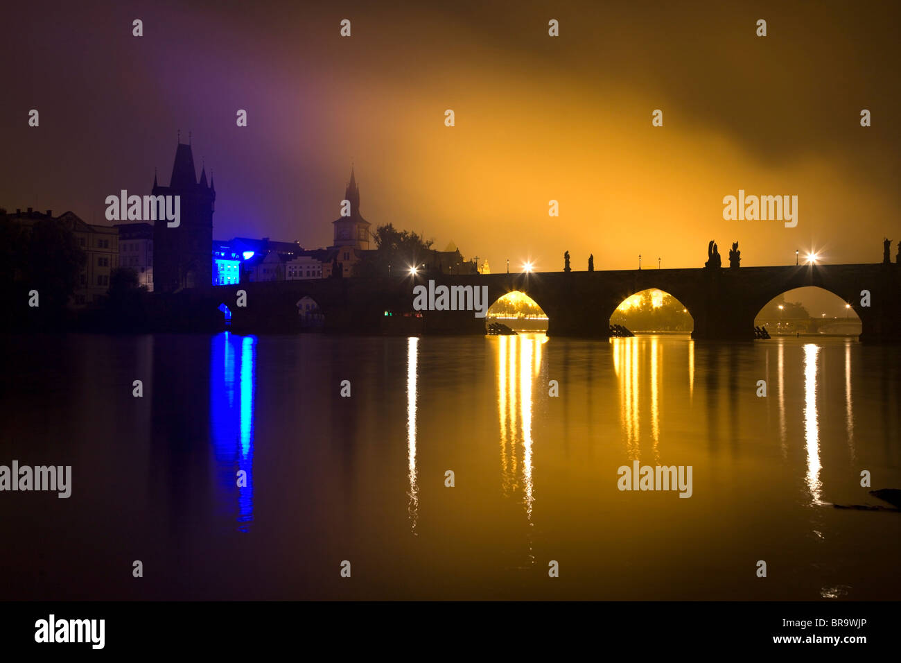 Charles bridge night unesco hi-res stock photography and images - Alamy