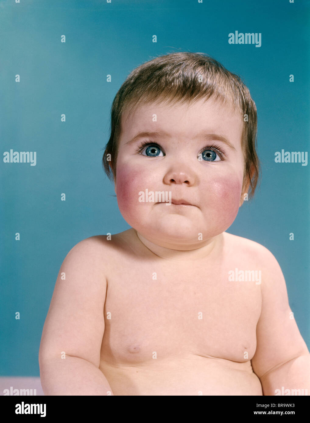 1960s portrait brunette baby girl hi-res stock photography and images ...