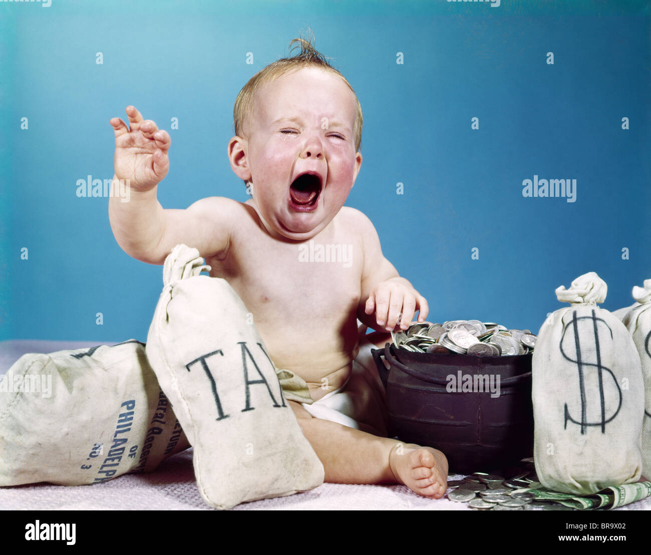 Crying babies group hi-res stock photography and images - Alamy