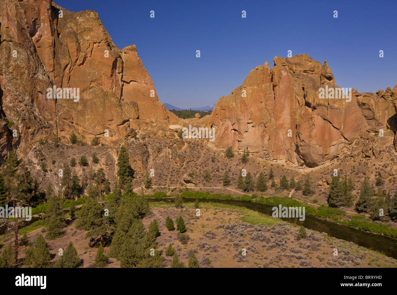 REDMOND, OREGON, USA - Smith Rock State Park and the Crooked River ...