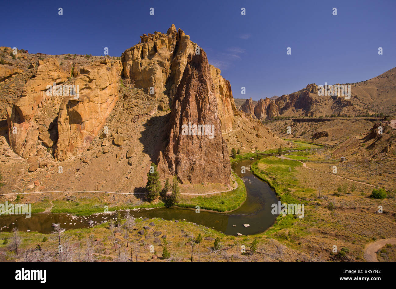 REDMOND, OREGON, USA - Smith Rock State Park and the Crooked River ...
