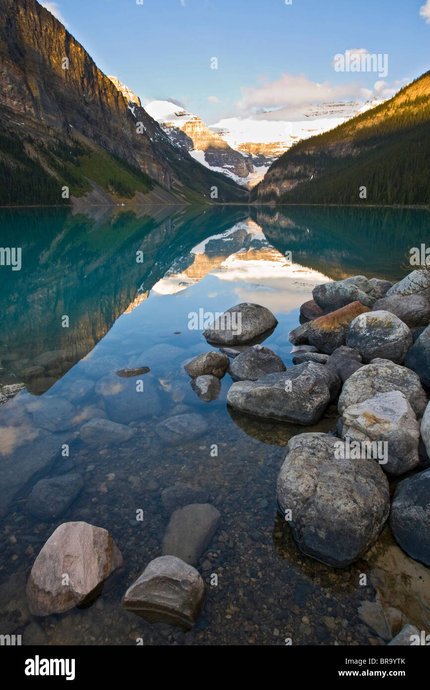 Canada, Alberta, Banff National Park, Rocky Mountains and boulders ...