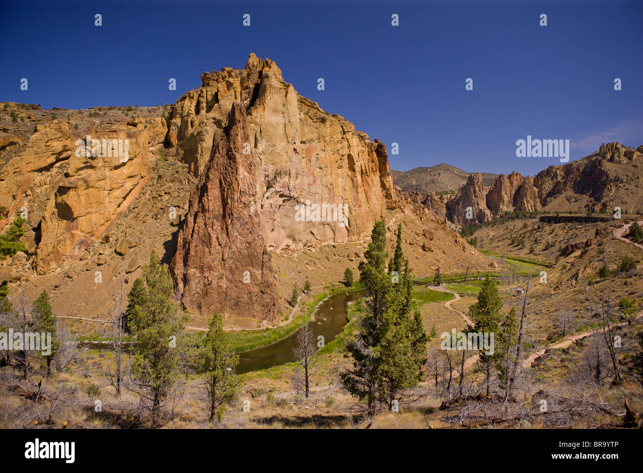 REDMOND, OREGON, USA - Smith Rock State Park and the Crooked River ...