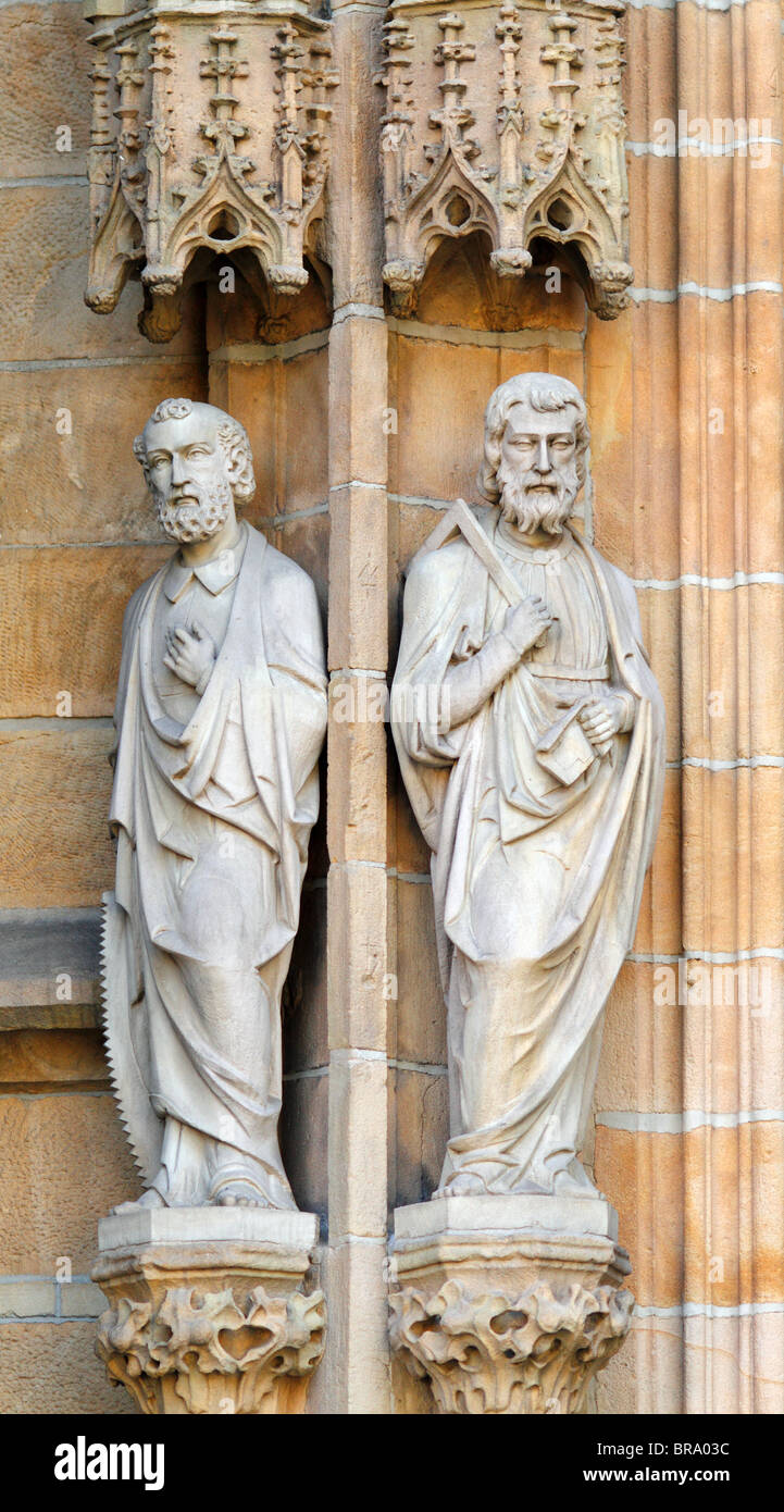 Gothic sculptures hi-res stock photography and images - Alamy