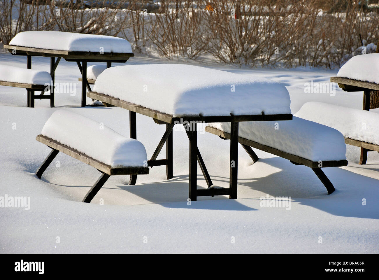 Covered tables hi-res stock photography and images - Alamy