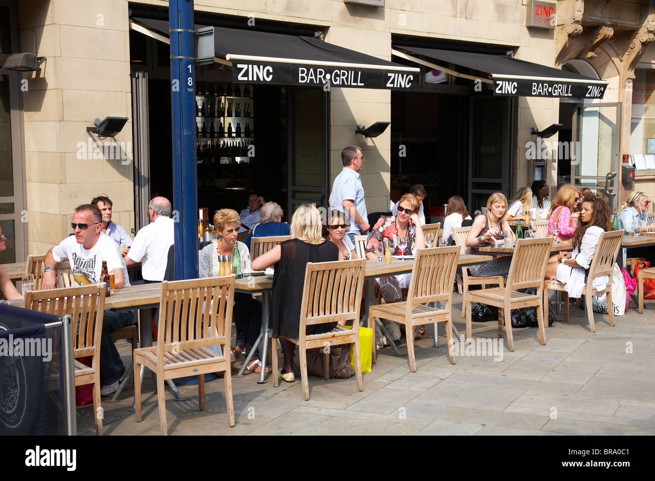 Pavement grill hi-res stock photography and images - Alamy