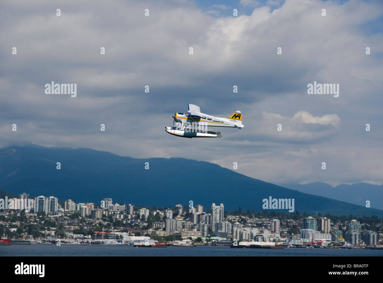 Seaplane flying over Vancouver harbour Stock Photo - Alamy