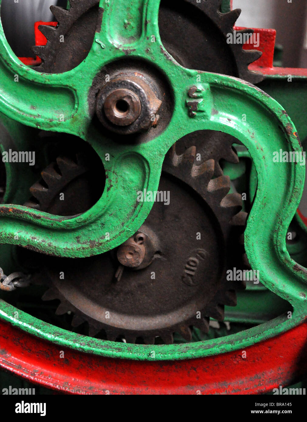 Old mangle hi-res stock photography and images - Alamy