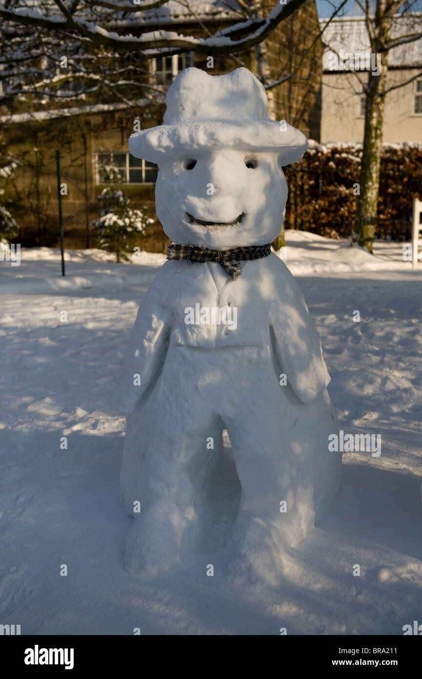 Snowman in garden in north yorkshire Stock Photo - Alamy
