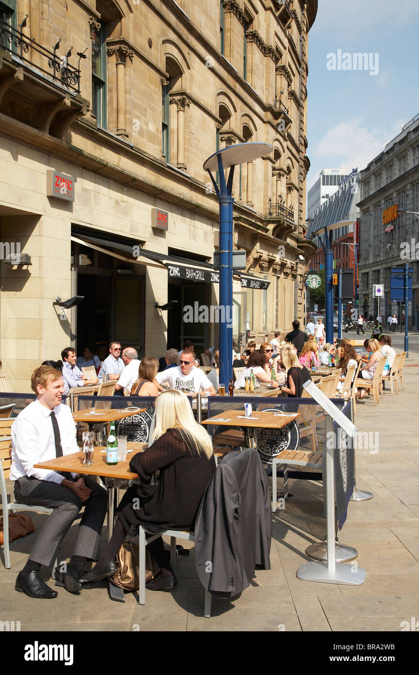 Pavement cafe in Manchester city centre Stock Photo - Alamy