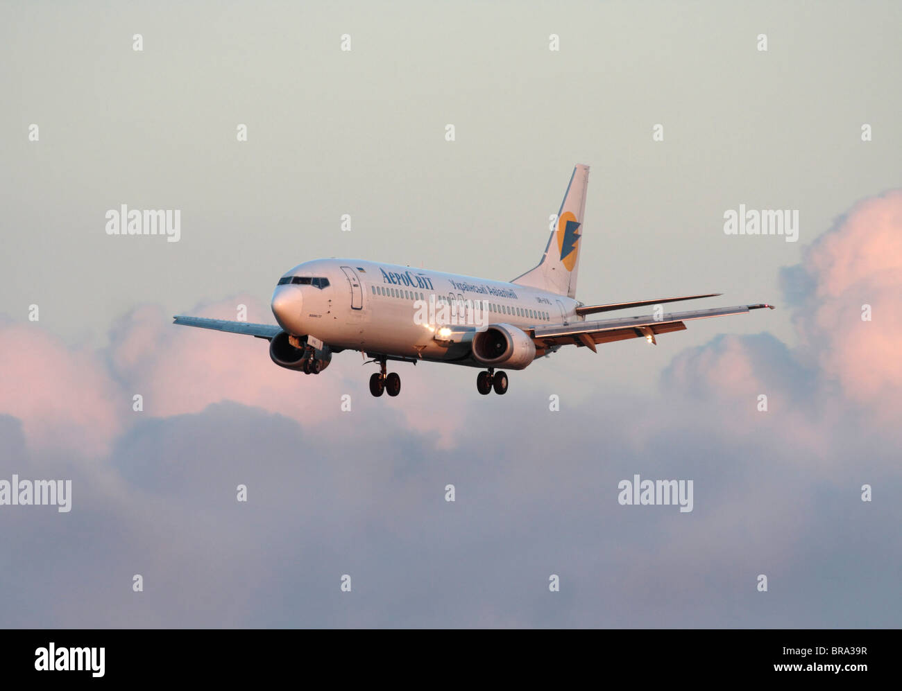 Aerosvit Ukrainian Airlines Boeing 737-400 arriving at sunset Stock ...