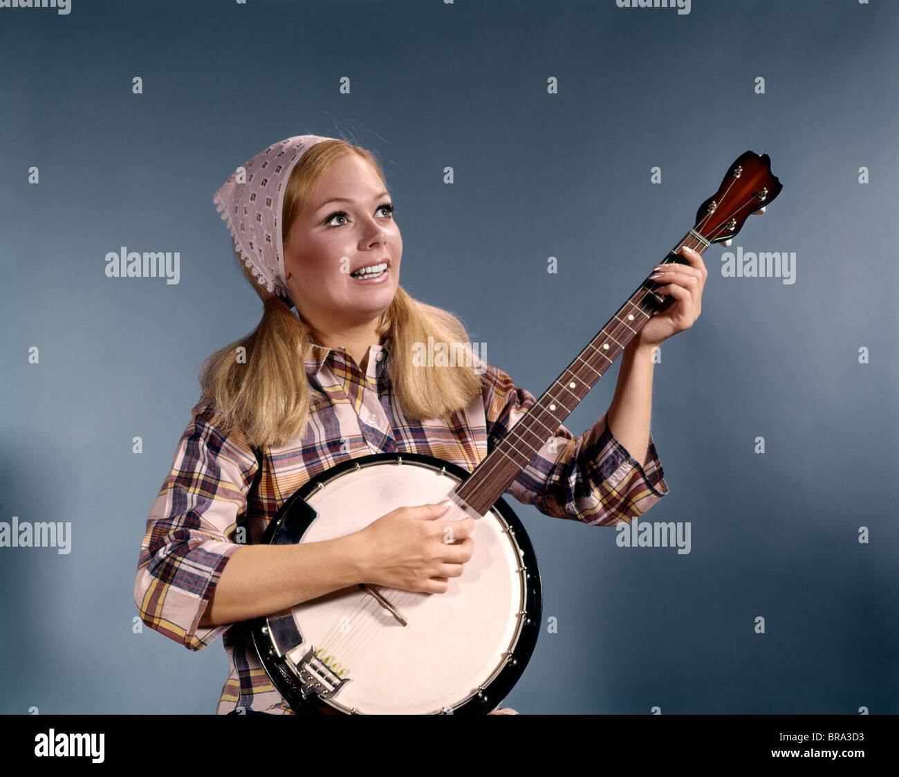 Woman playing banjo hi-res stock photography and images - Alamy