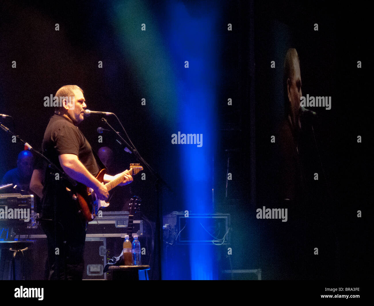 Yehuda Poliker, Israeli singer, songwriter and musician, rocks the ...