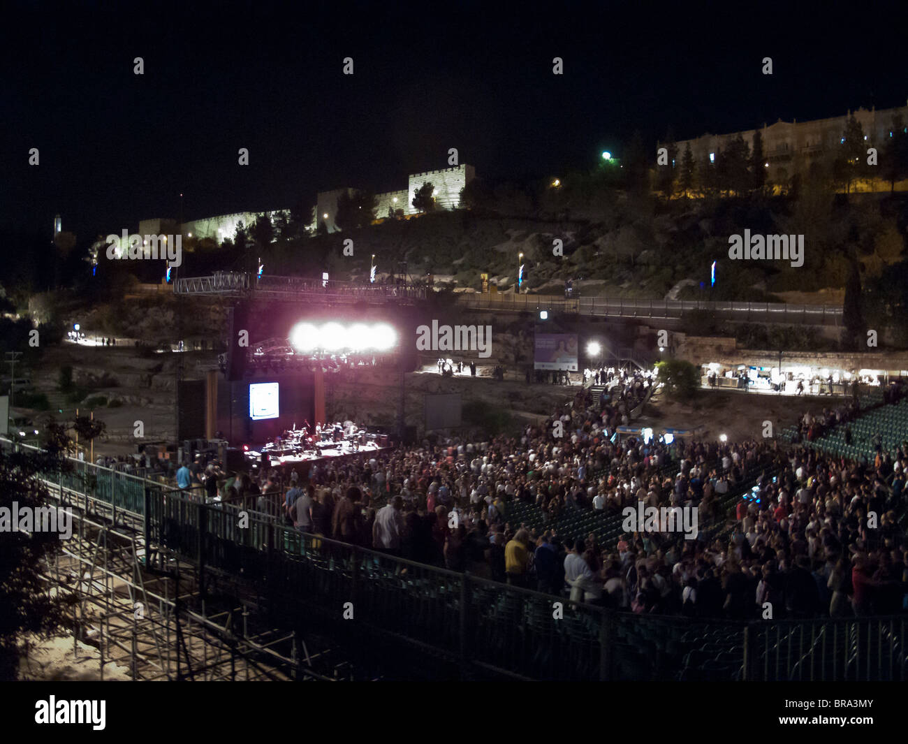 Yehuda Poliker, Israeli singer, songwriter and musician, rocks the ...