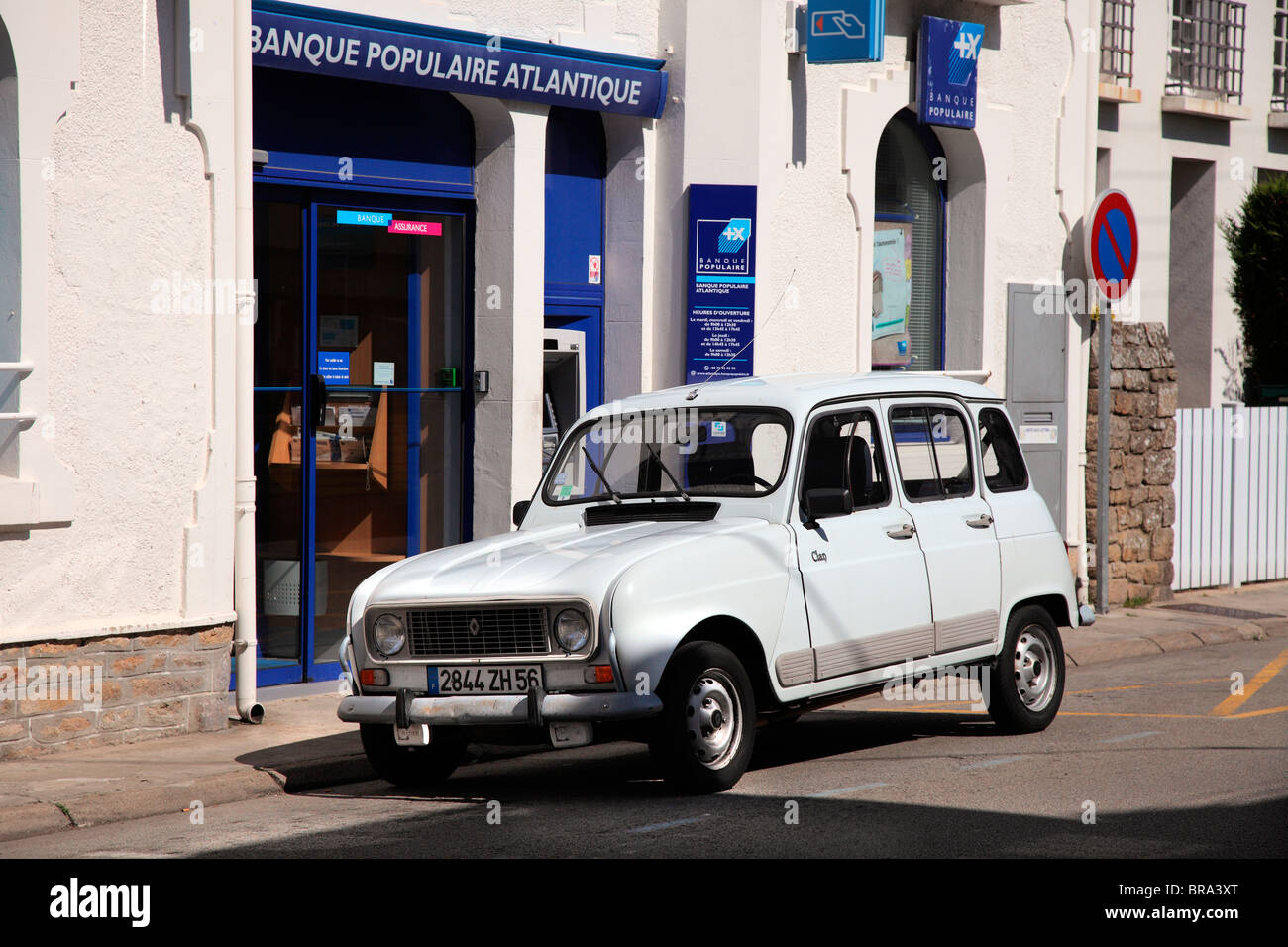 White renault car hi-res stock photography and images - Alamy