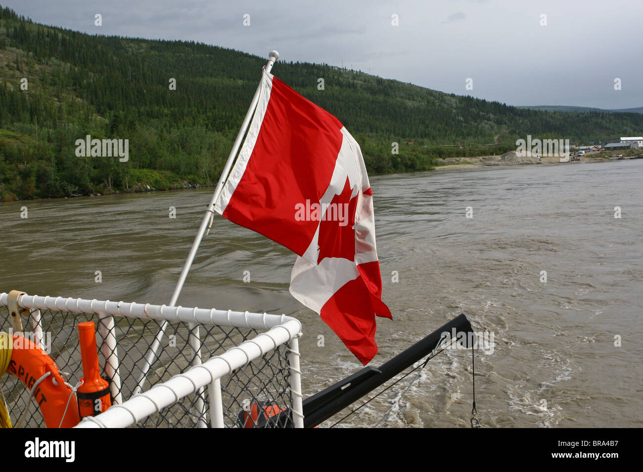 Flapping canadian flag hi-res stock photography and images - Alamy