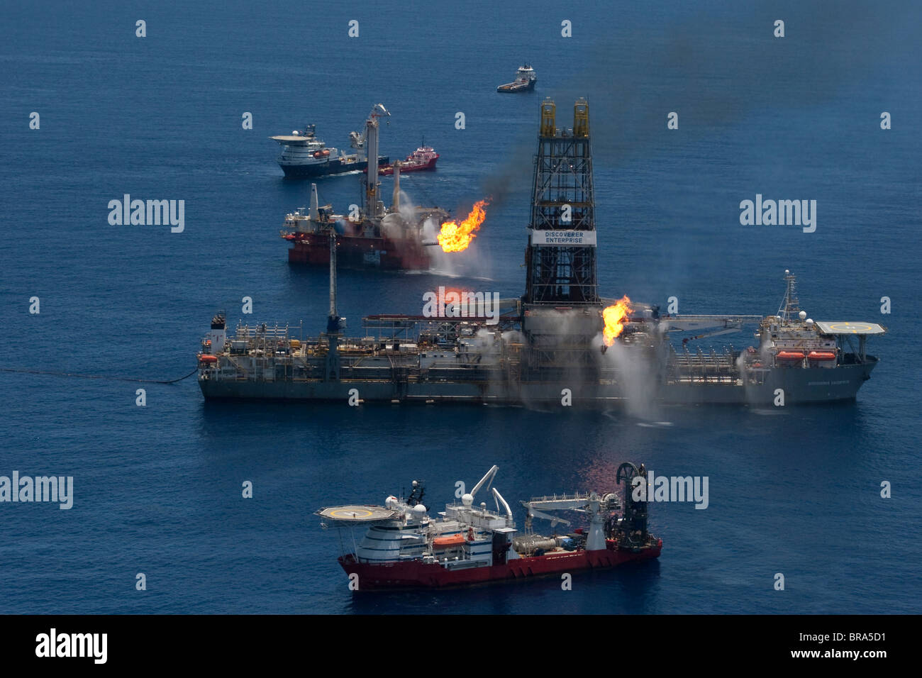 Aerial of oil drilling rig platform hi-res stock photography and images ...