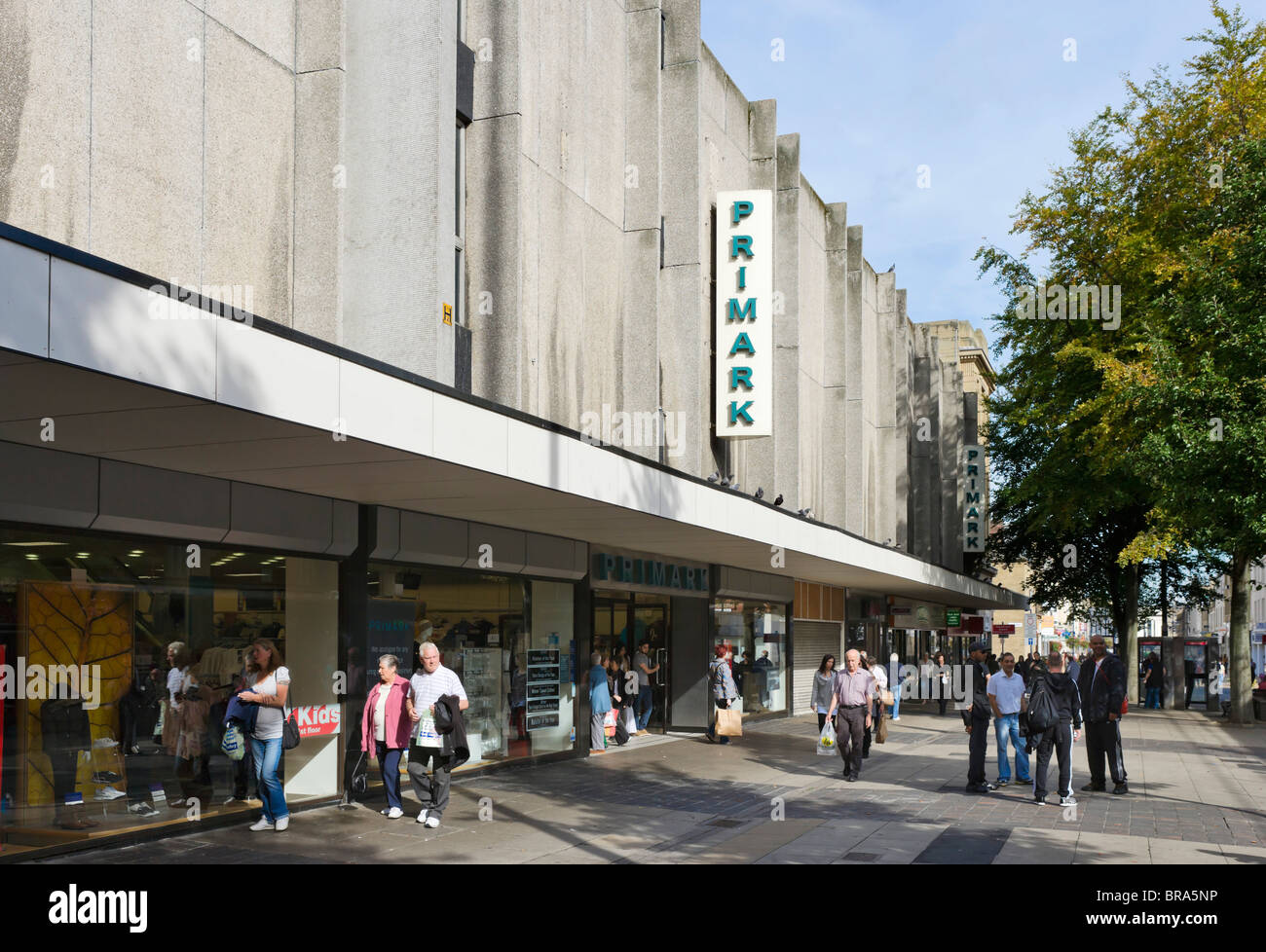 Primark shop front shoppers High Resolution Stock Photography and ...