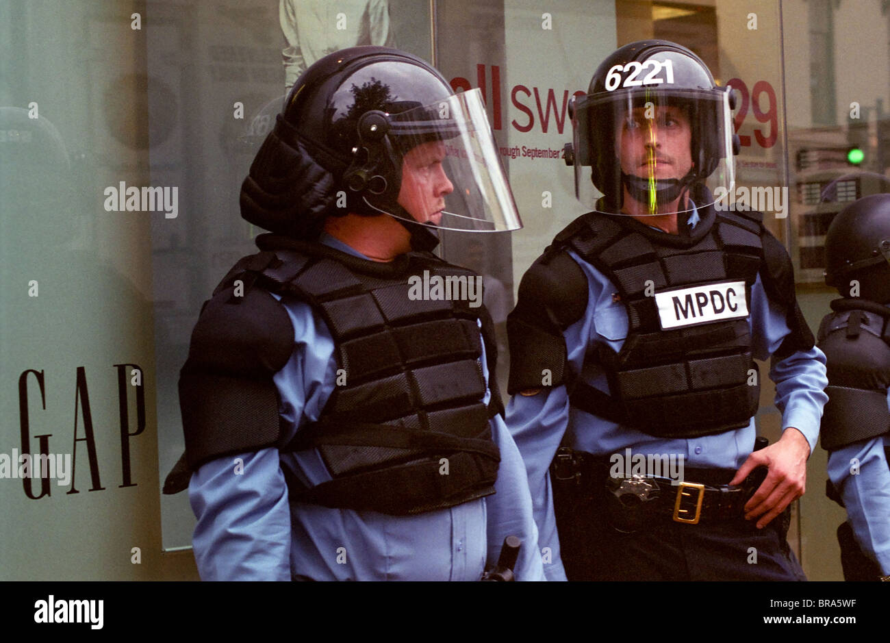 Metropolitan dc police officer hi-res stock photography and images - Alamy
