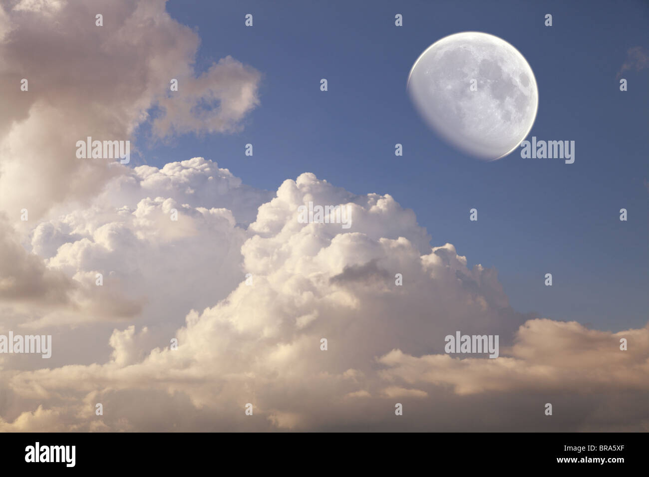 Daytime sky hi-res stock photography and images - Alamy