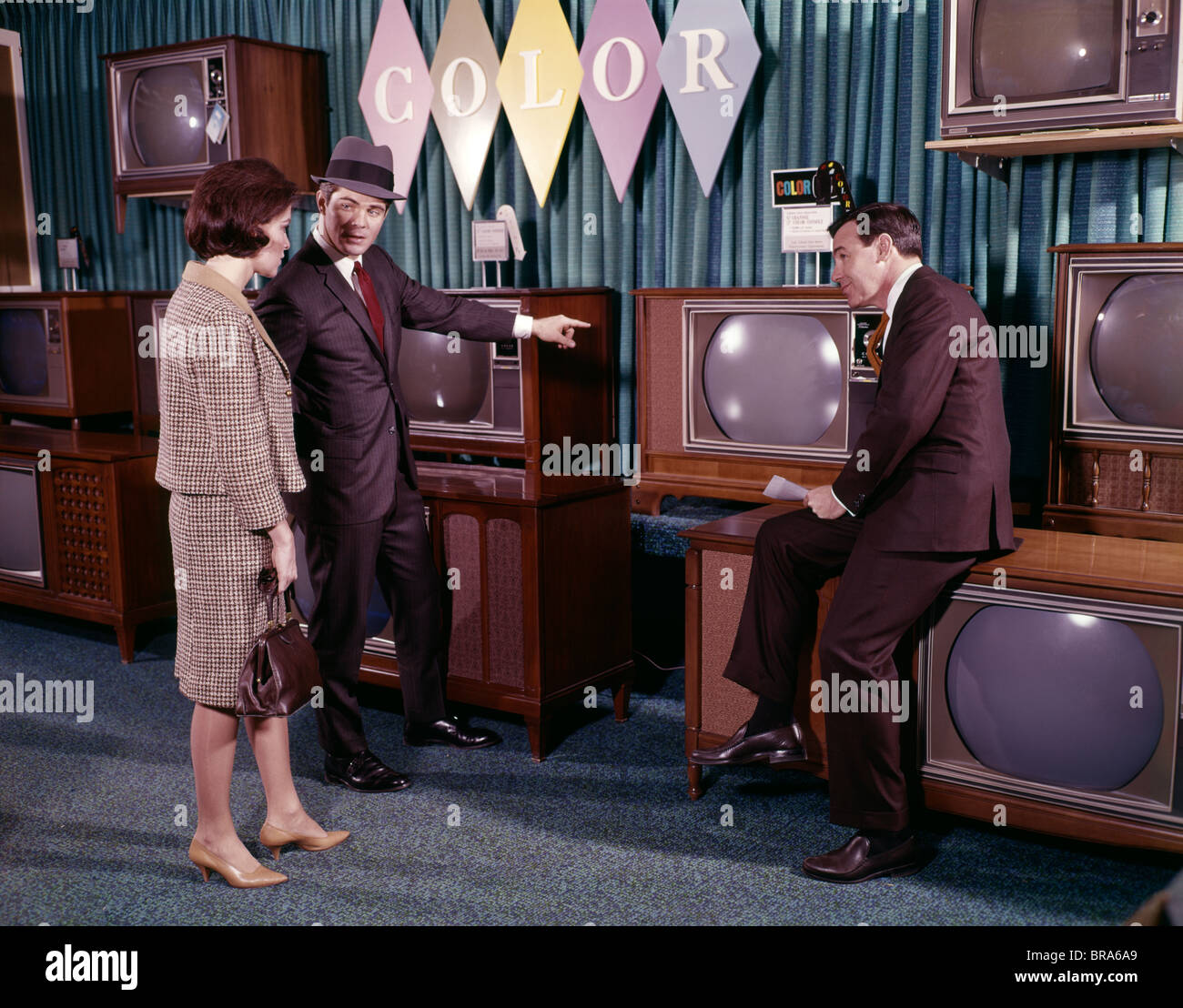 1960 1960s RETRO COUPLE MAN WOMAN MEN SALESMAN LOOKING POINTING ...