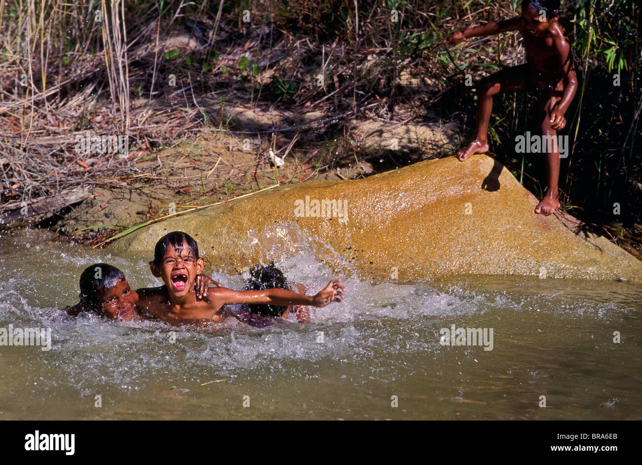 Indigenous children australia playing hi-res stock photography and ...