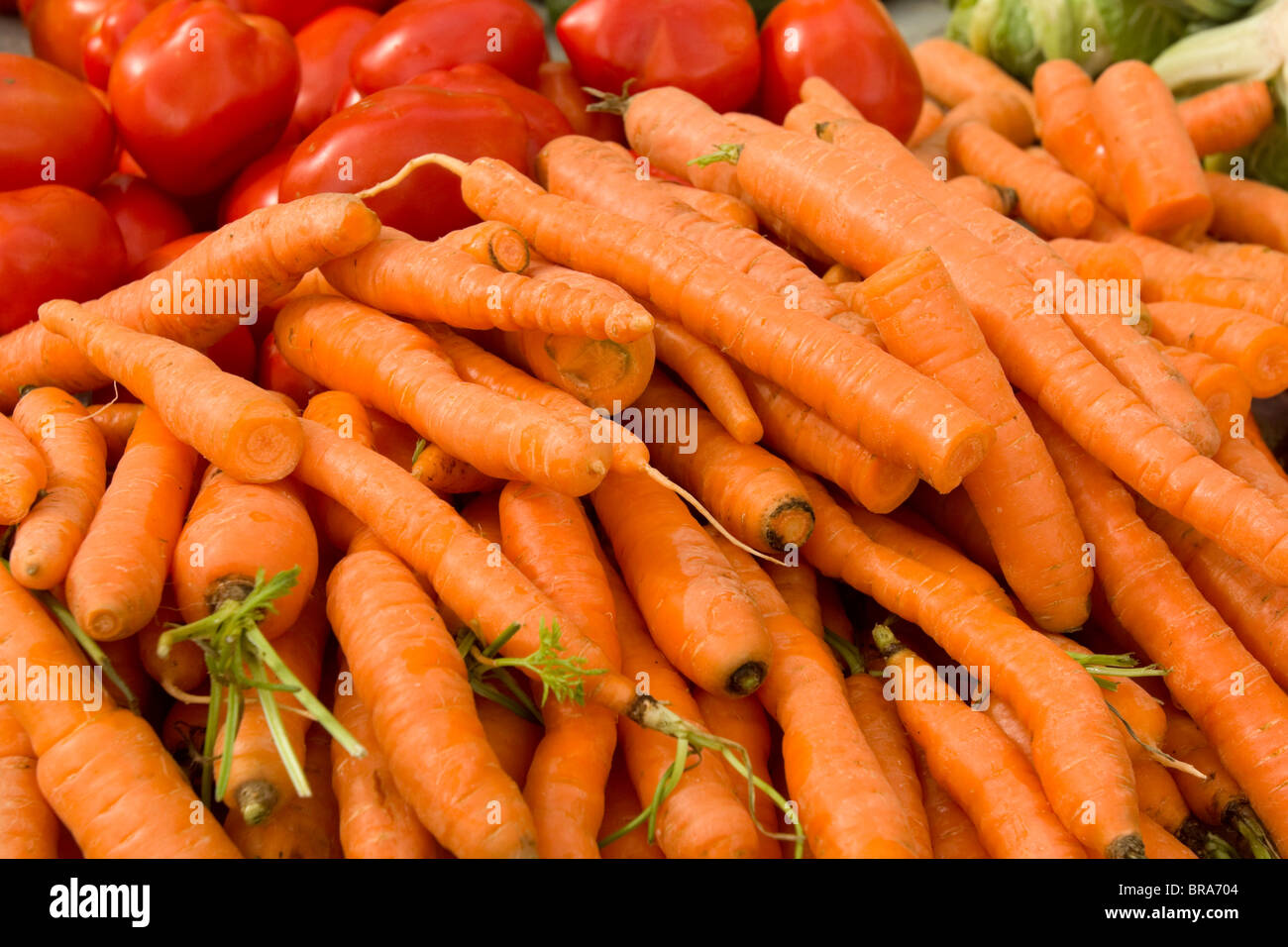 Carrots on a market stall Stock Photo - Alamy