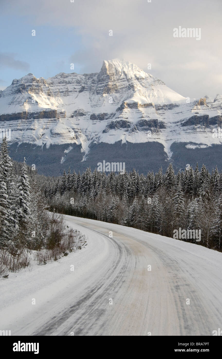 Icefields parkway ice frozen view hi-res stock photography and images ...