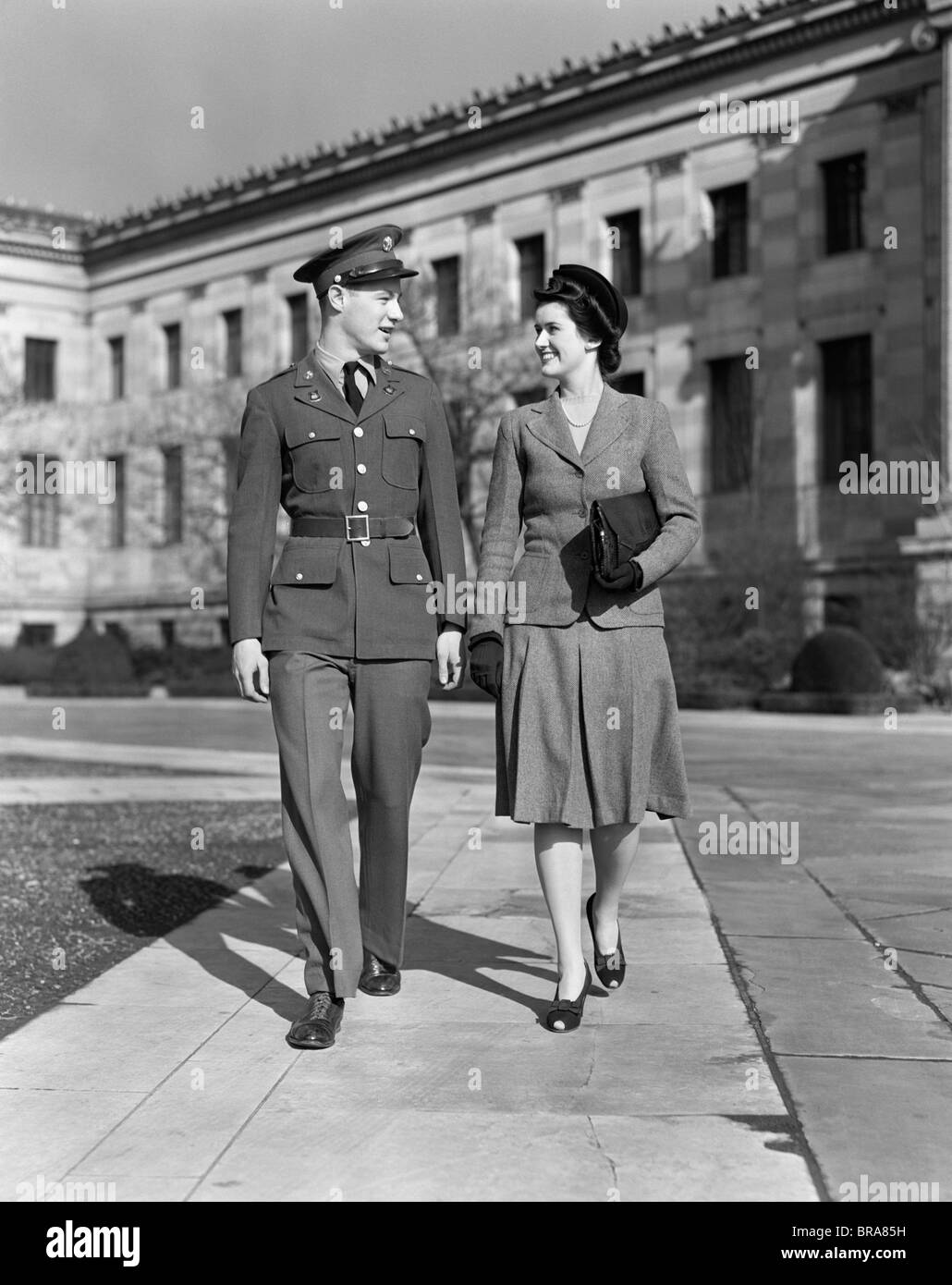 1940s SMILING COUPLE MAN WEARING UNIFORM ARMY Stock Photo - Alamy