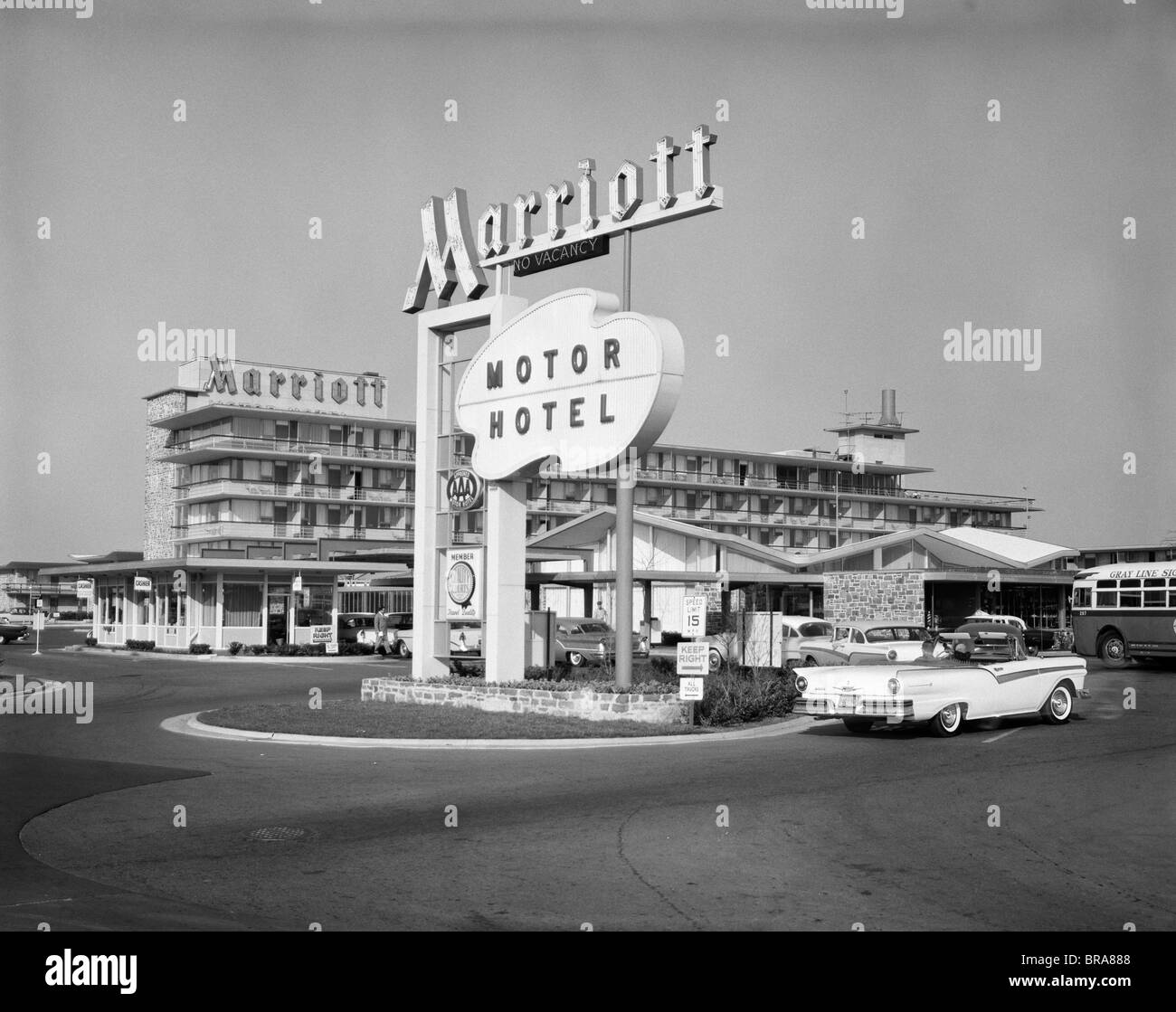 1950s 1960s MARRIOTT MOTOR HOTEL MOTEL SIGN AND BUILDING Stock Photo ...