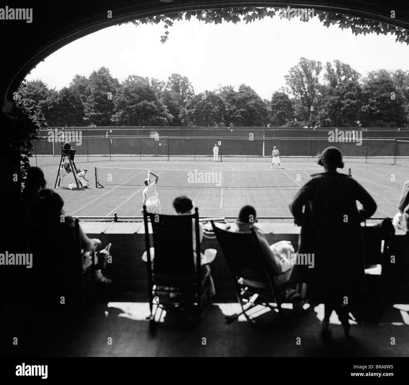 Watching tennis vintage hi-res stock photography and images - Alamy