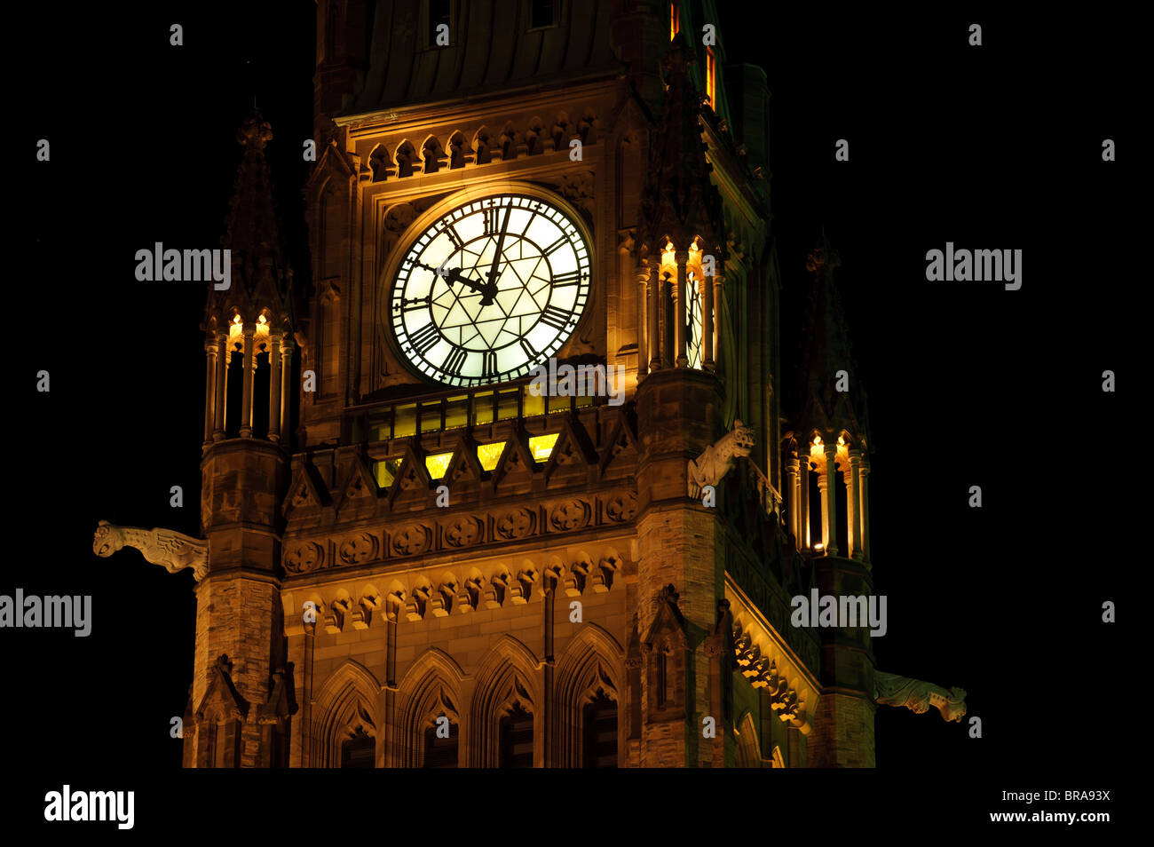 Peace tower parliament canada night hi-res stock photography and images ...