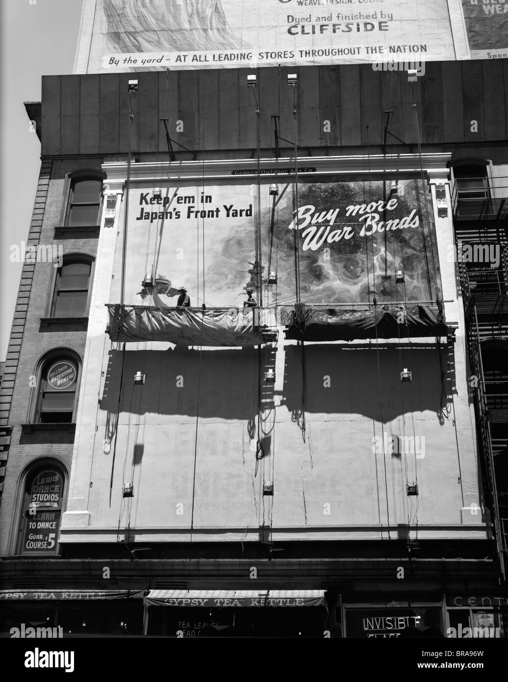 1940s 1945 NEW YORK CITY SIGN PAINTERS CORNER 42nd STREET FIFTH AVENUE ...