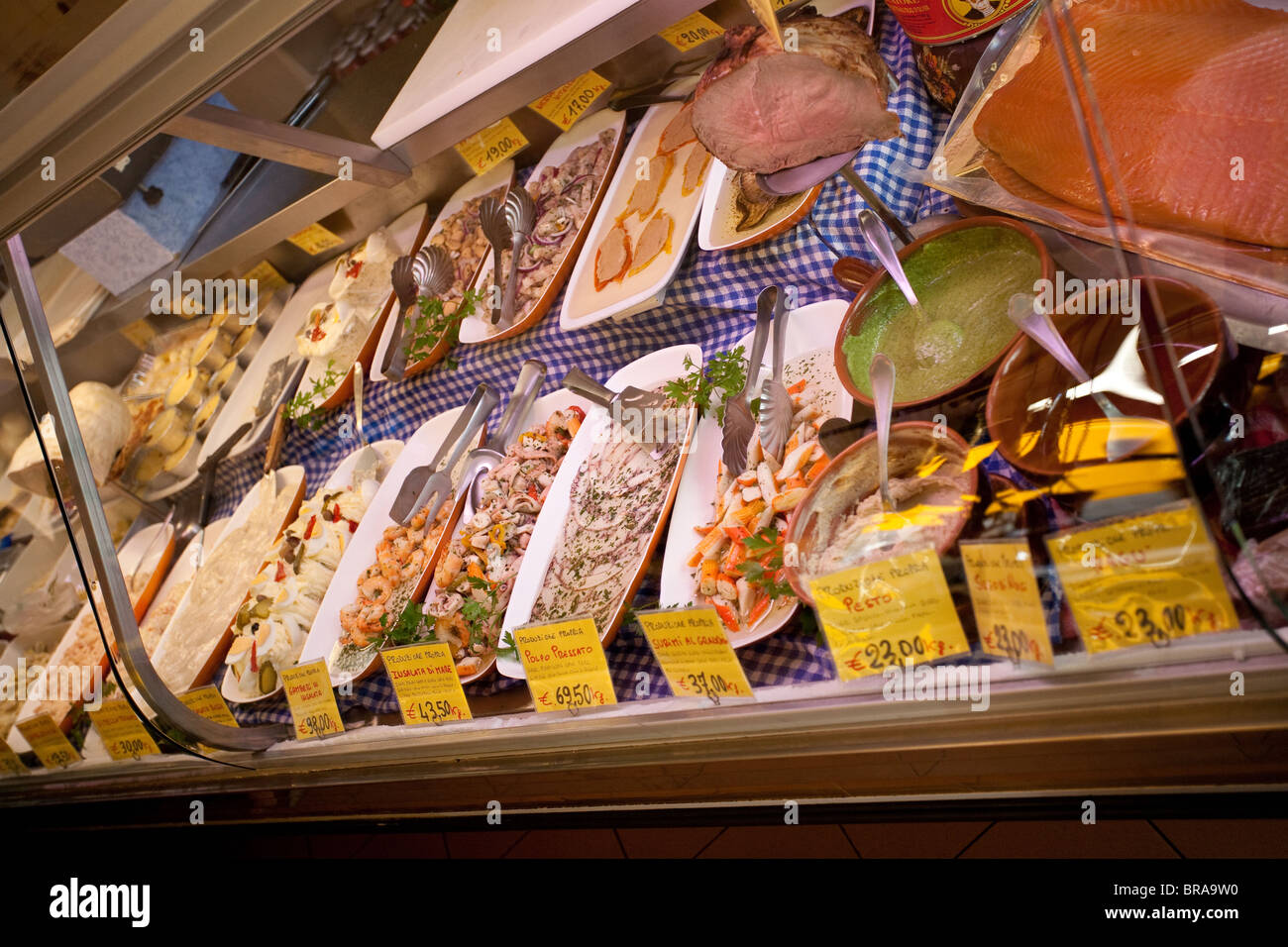 Deli counters hi-res stock photography and images - Alamy