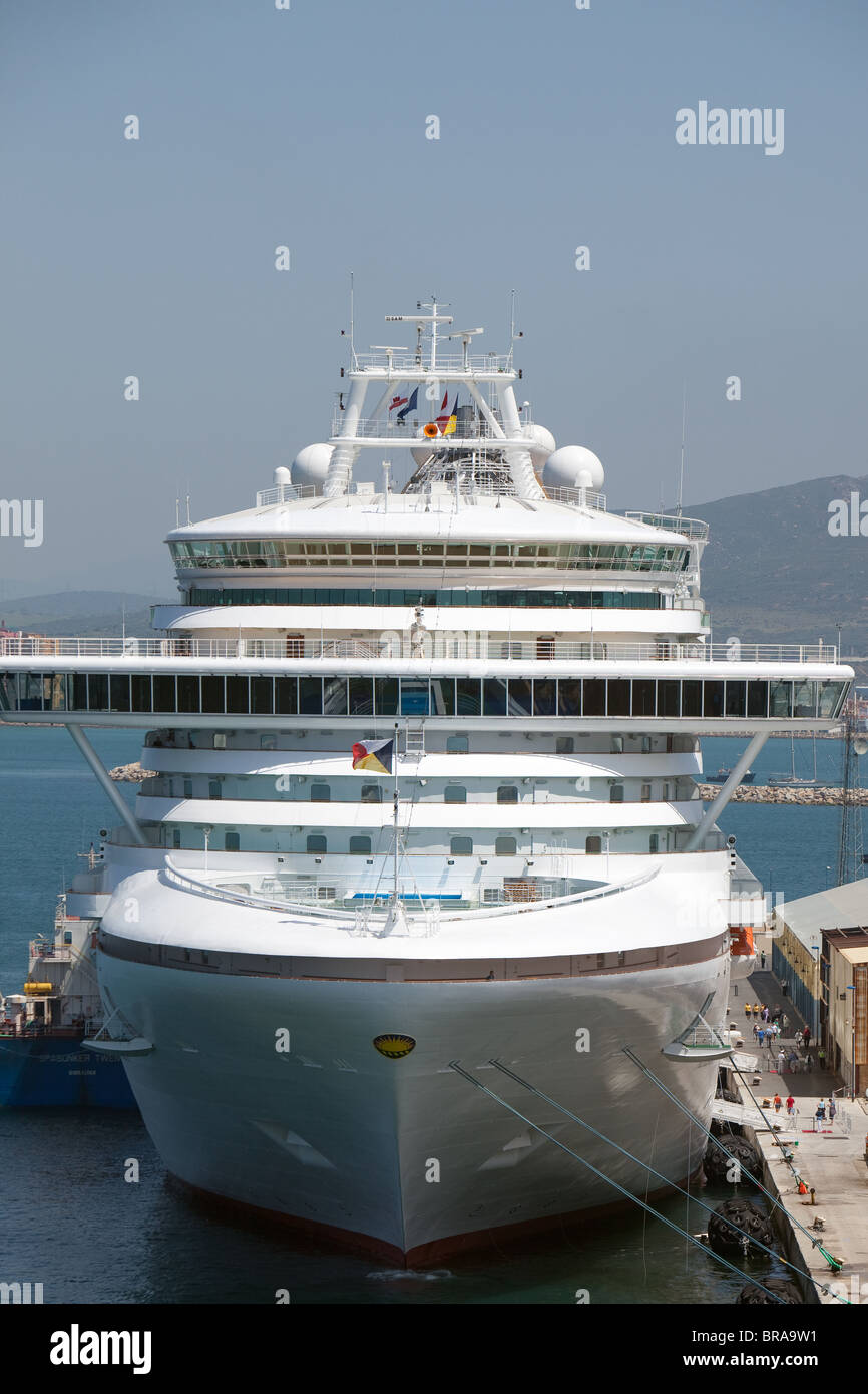 P&O Liner AZURA Gibraltar.Passengers going ashore on quayside Stock ...