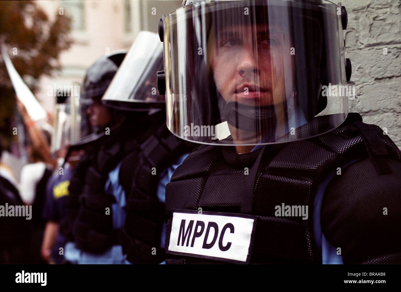 Metropolitan police officer in full hi-res stock photography and images ...