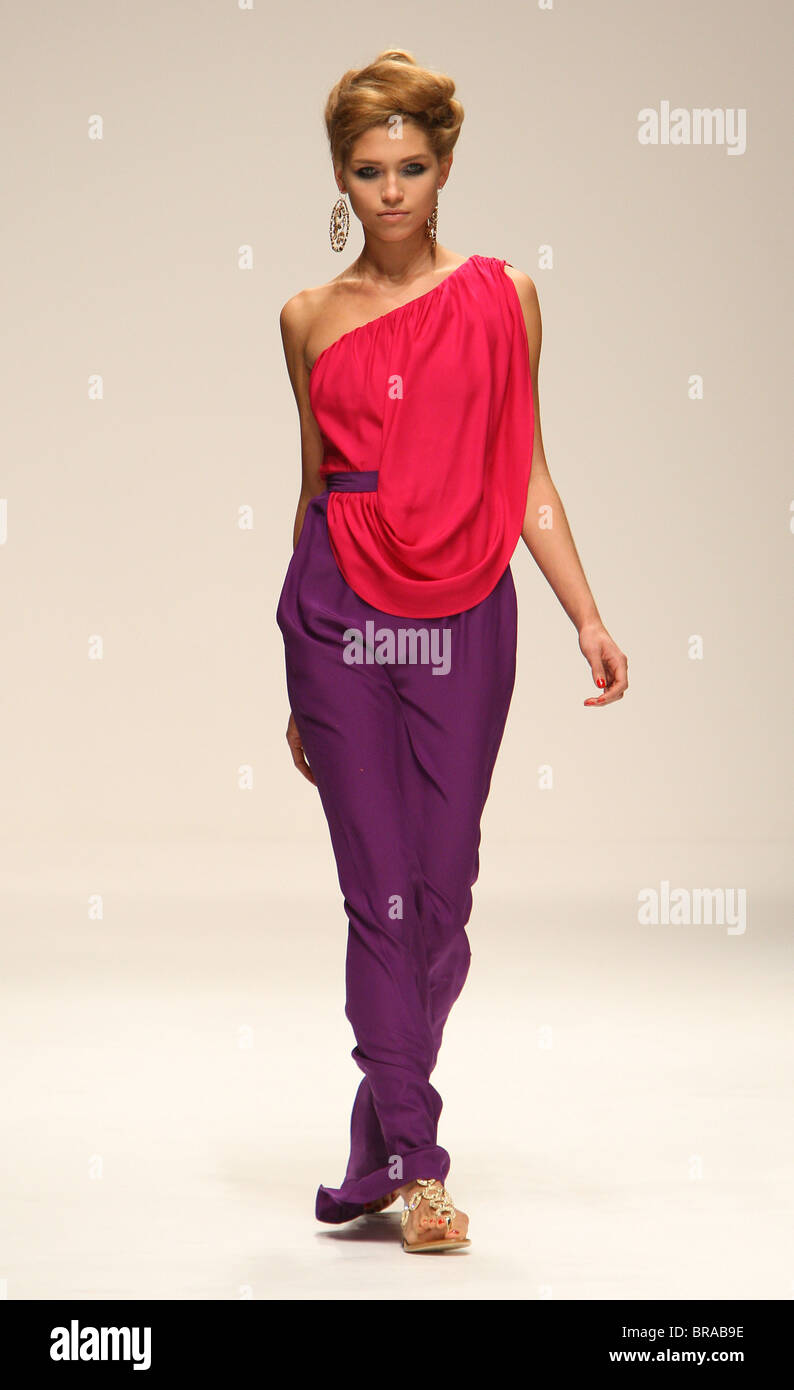 Issa London's collection during the London Fashion Week Stock Photo - Alamy
